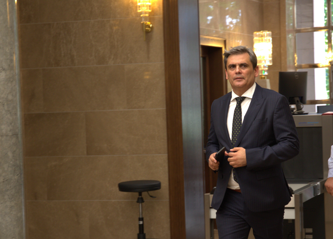 NE ZNA SE KO PIJE, A KO PLAĆA: Andrija Mandić u okviru premijerskog sata najavio ERVINA ...